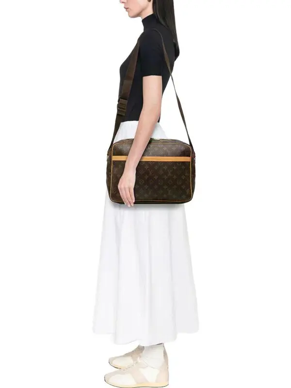 LOUIS VUITTON 2001 Monogram Reporter Gm Crossbody Bag - Brown