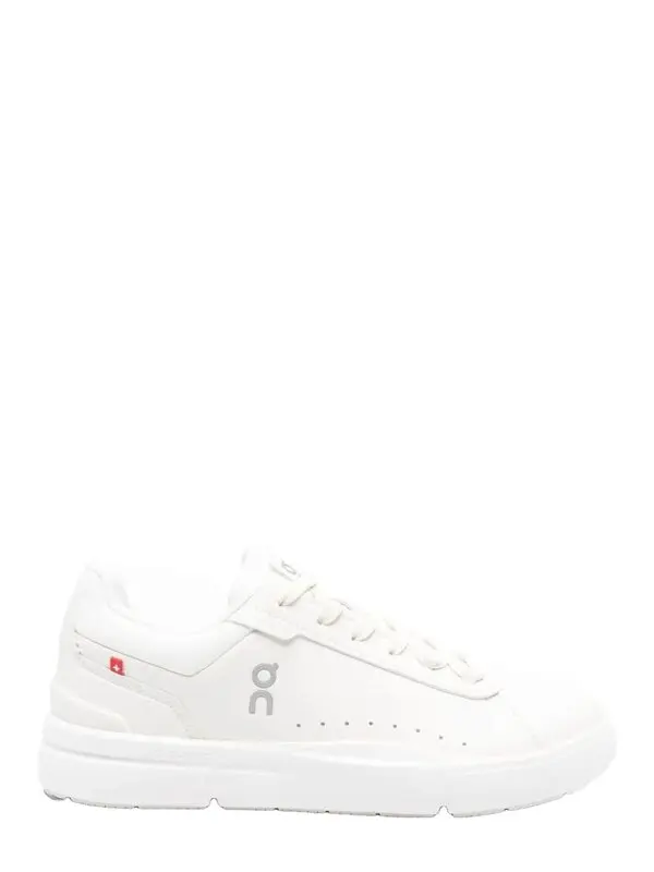 On The Roger Advantage Sneakers - White
