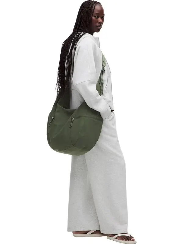 Lululemon Extra-large Slouchy Shoulder Bag 24l - Sassy Sage