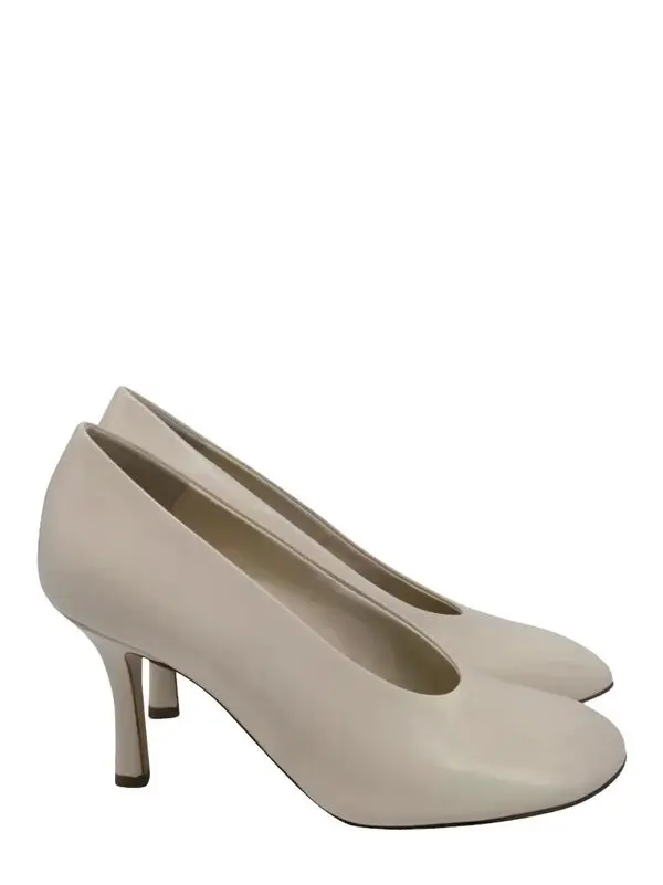 Burberry Round-toe Pumps - Neutrals