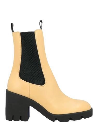 Burberry Platform Boots - Nude