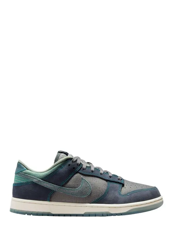 Nike Low Top Sneakers - Black