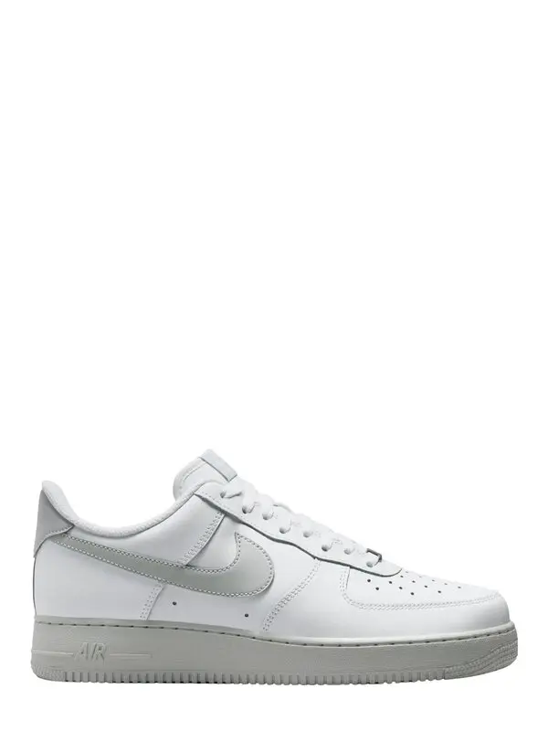 Nike Low Top Sneakers - Gray