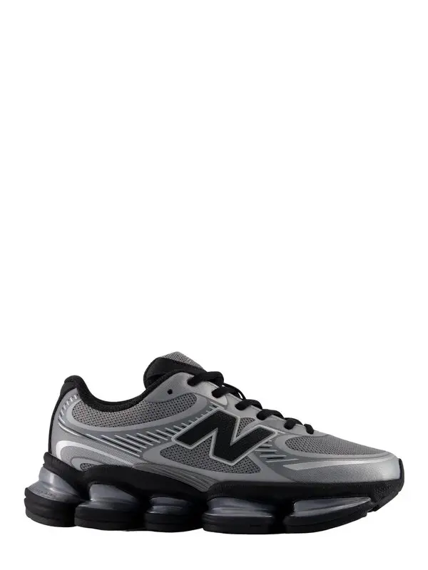 NEW BALANCE Color Blocked Athletic Sneakers - Black