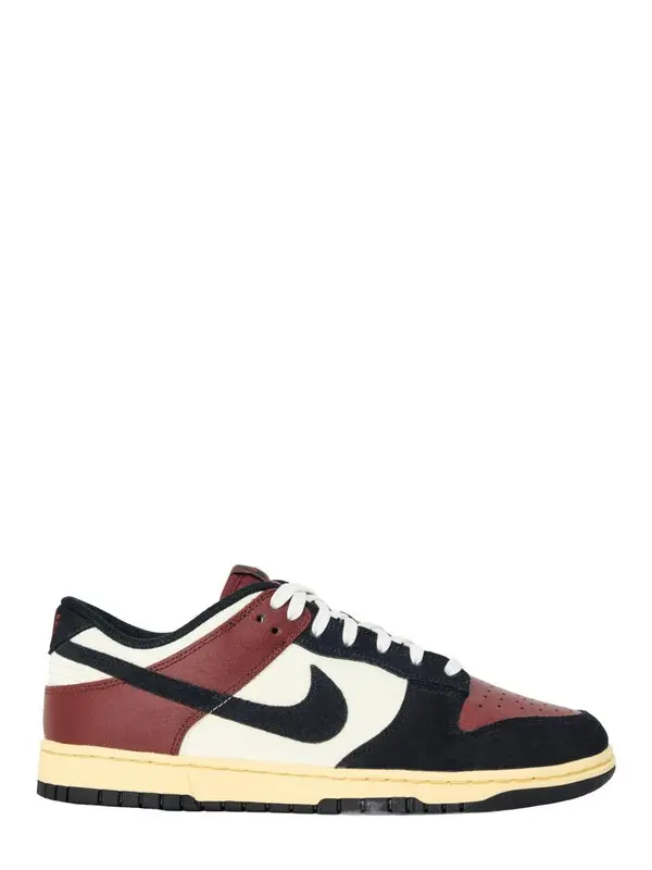 Nike Low Top Lace Up Sneakers - Black