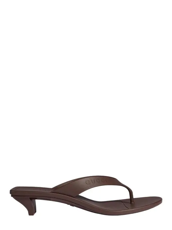 Gucci Rubber Embossed Logo Kitten Heel Thong Sandals - Marrone