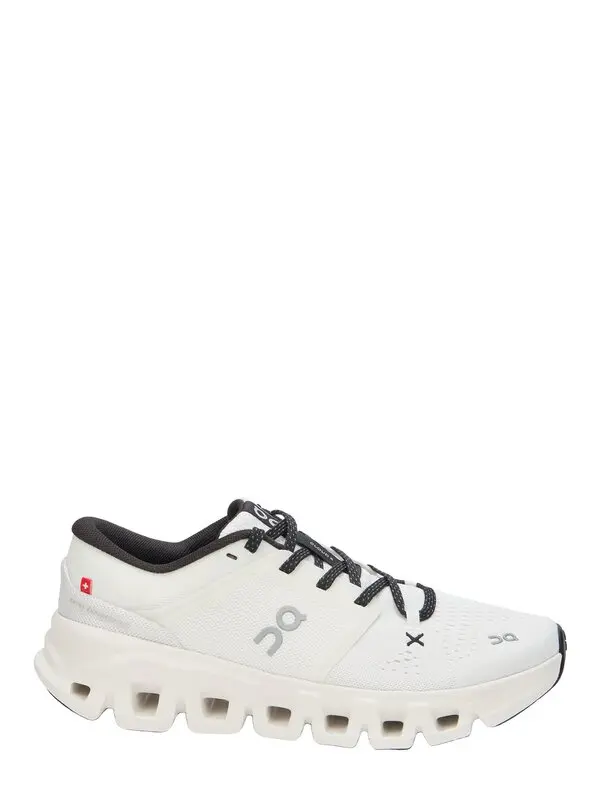 On Modern Lightweight Platform Sneaker With Contrasting Details - White