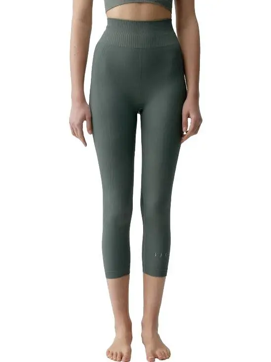 BORN LIVING YOGA Eris Seamless Capri Sports Legging - Tea