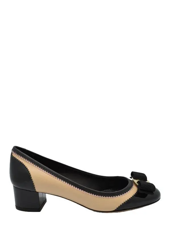 FERRAGAMO Eva Leather Pumps - Cream