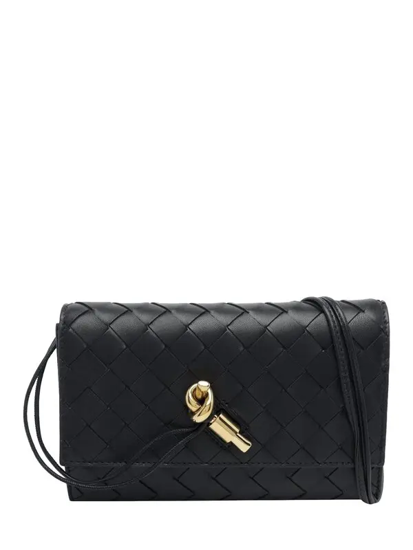Bottega Veneta Andiamo Pouch On Strap - Black