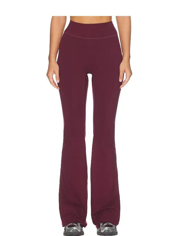 437 The Leisure Pant In Wine - Black Cherry