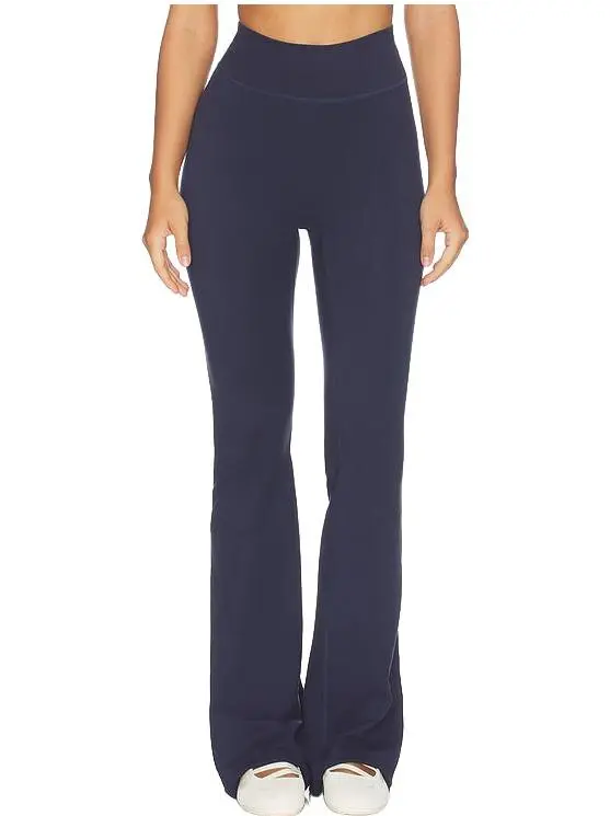 437 The Leisure Pant - Navy