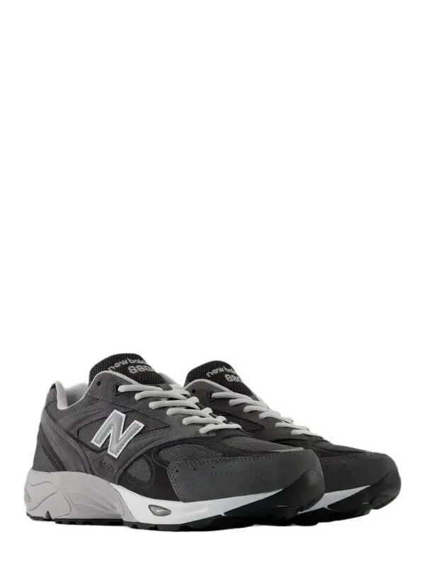 NEW BALANCE 880r Panelled Sneakers - Grey