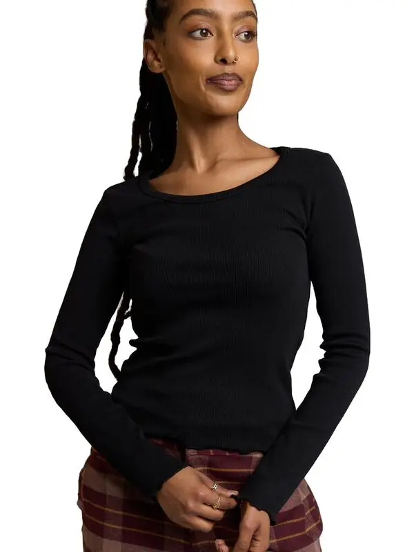 KNOWN SUPPLY Jill Ribbed Knit Top With Scalloped Hems - Black