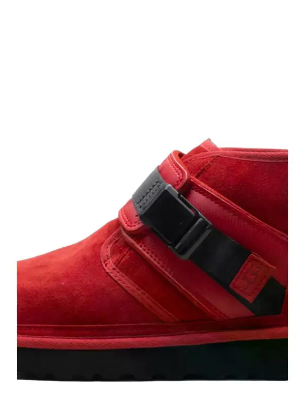 UGG Neumel Boots With Buckle Fastening - Red