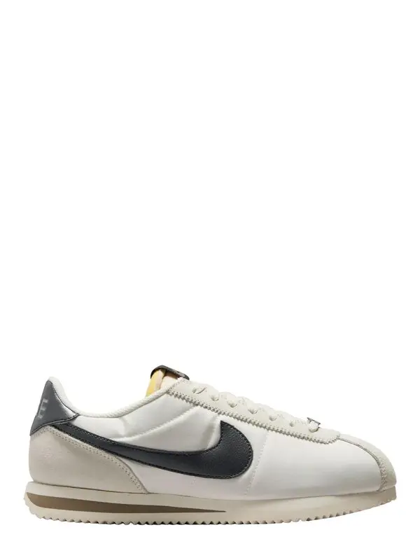 Nike Retro Low Top Casual Sneakers - White