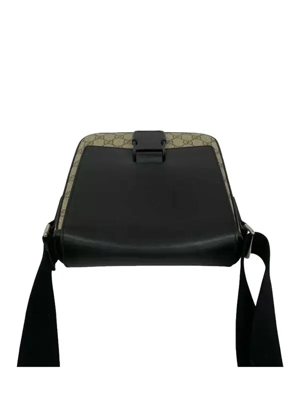 Gucci Gg Supreme Flap Messenger Bag - Neutrals