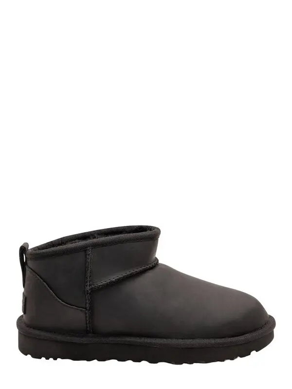 UGG Classic Ult Mini Boot - Black