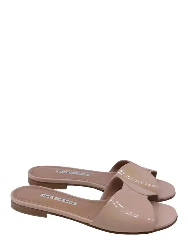 Manolo Blahnik Patent Leather Flat Sandals - Neutrals