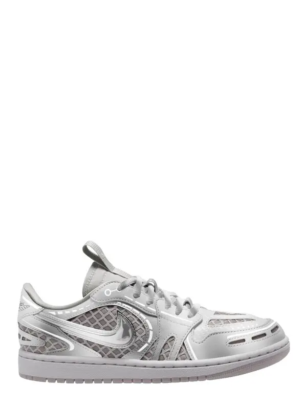 Nike Low Top Sneakers - Silver