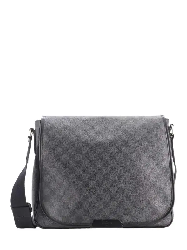 LOUIS VUITTON Damier Graphite Daniel Messenger Bag Mm - Black