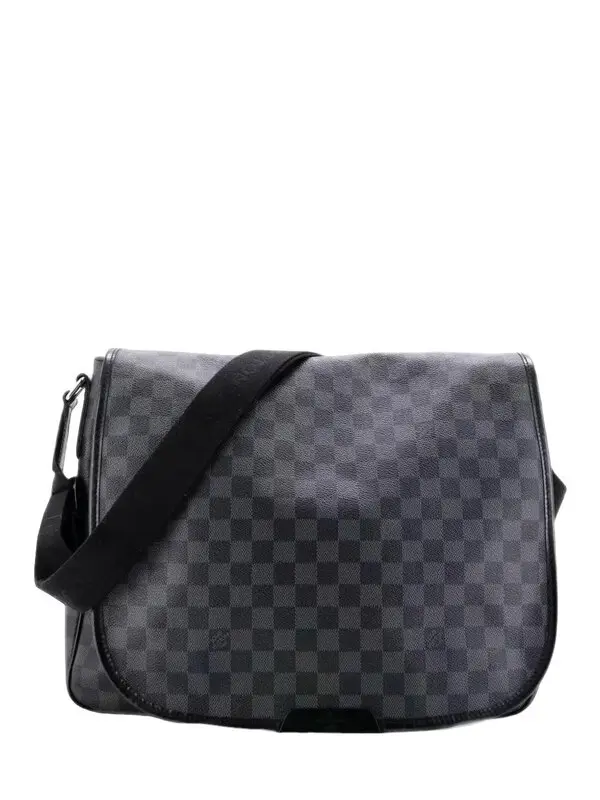 LOUIS VUITTON Damier Graphite Gm Messenger Bag - Black