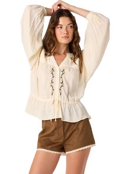 Astr The Label Kya Faux Suede Lace Trim Shorts - Chestnut