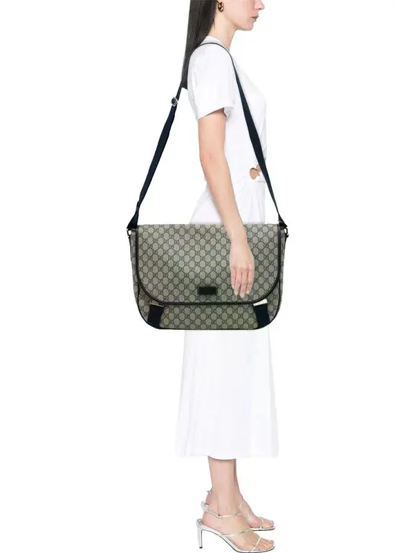 Gucci 2016-2026 Gg Supreme Messenger Bag Crossbody Bag - Neutrals