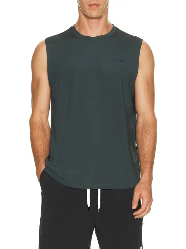 Vuori Viewpoint Muscle Tank 2.0 In Green - Hemlock