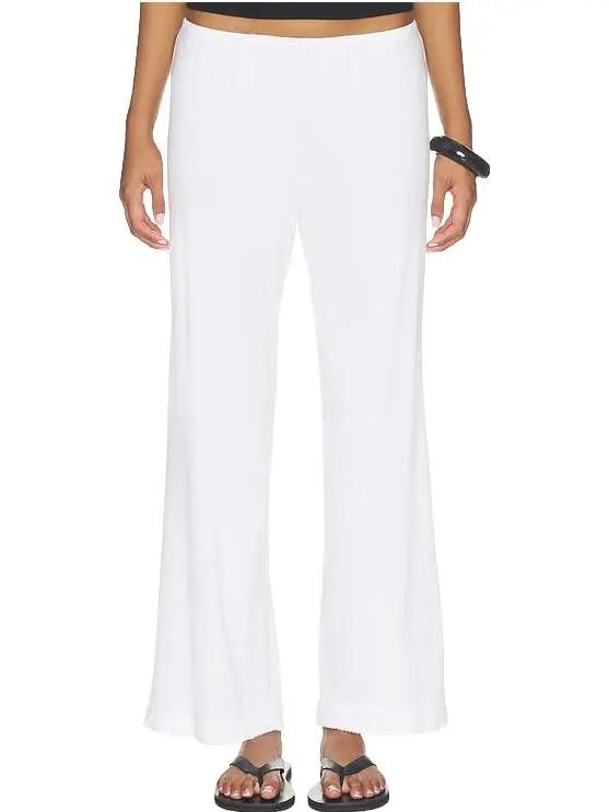 Donni. The Baby Rib Scallop Simple Pant In White - Powder