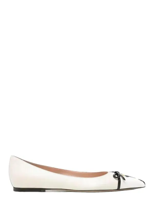 Valentino Garavani Vlogo Pointy Leather Pumps - Neutrals