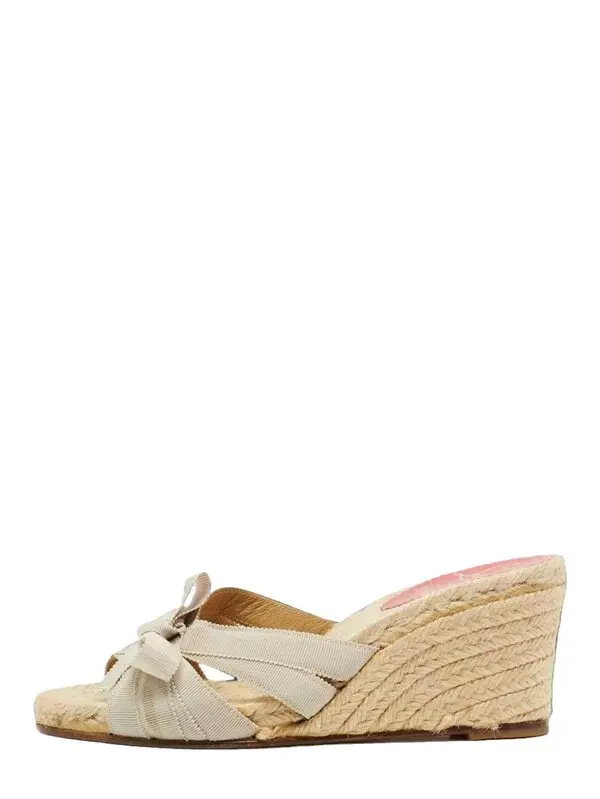 CHRISTIAN LOUBOUTIN Tibur Bow Wedge Sandals - Neutrals