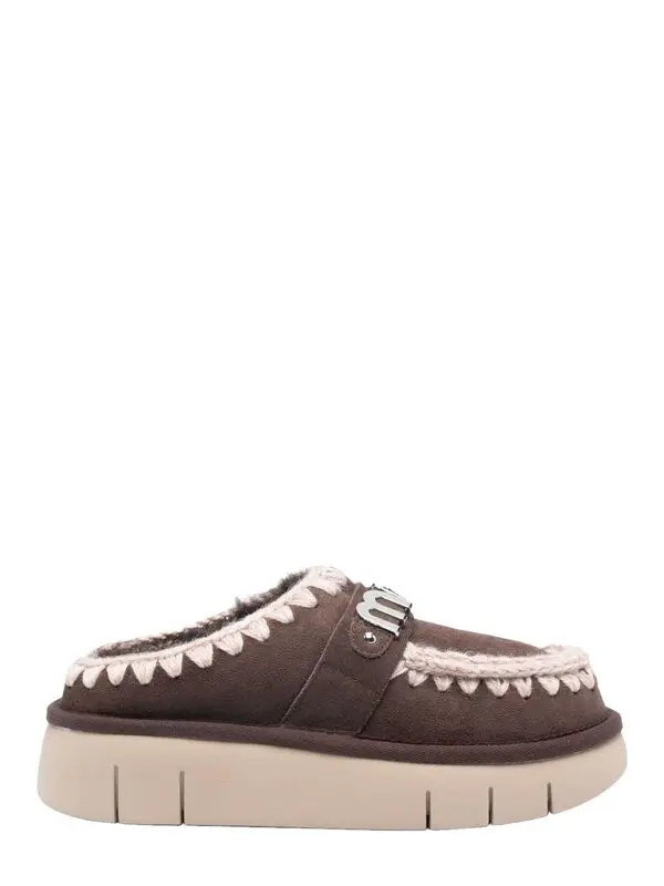 Mou Bounce Clog Slippers By - Brown