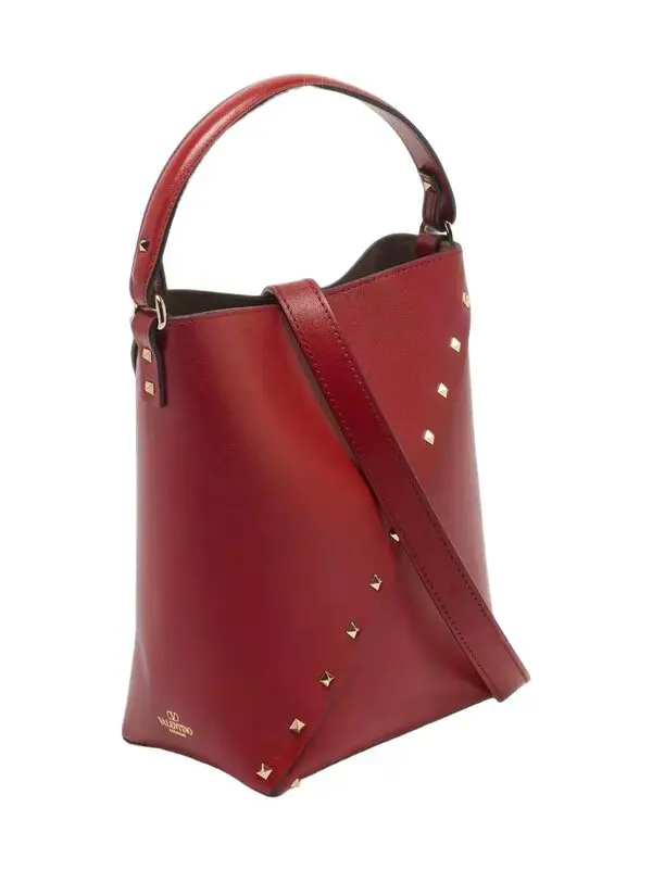 Valentino Garavani Rockstud Wispy Leather Bucket Bag - Red