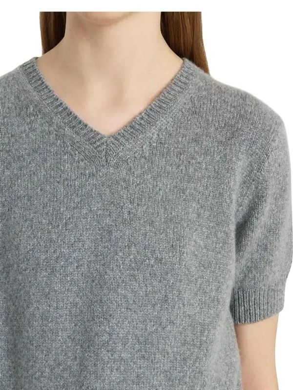 Khaite Jas Short-sleeve Cashmere V-neck Sweater - Fog