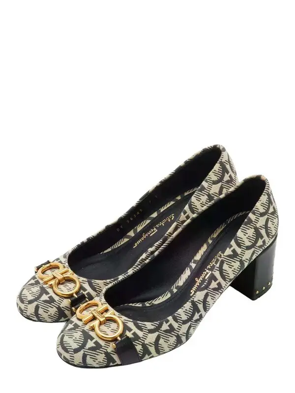 FERRAGAMO Garda Gancini Buckle Pumps - Neutrals