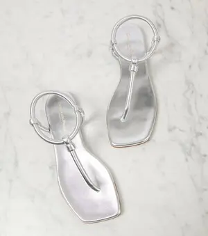 GIANVITO ROSSI Juno Metallic Leather Thong Sandals - Silver