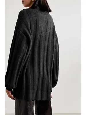 INTERIOR The Drew Oversized Ribbed Cashmere V-neck Sweater