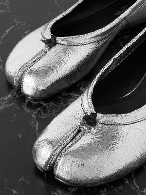 MAISON MARGIELA Tabi Metallic Cracked-leather Ballet Flats - Silver