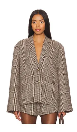 OSIS STUDIO Mili Blazer In . Also
