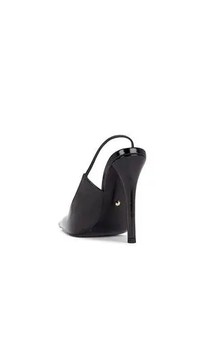 Raye Elisa Pump