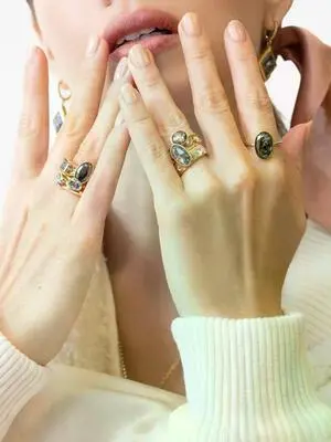 Nimo With Love 18k Yellow Hexagon And Round Cut Diamond Ring - Gold