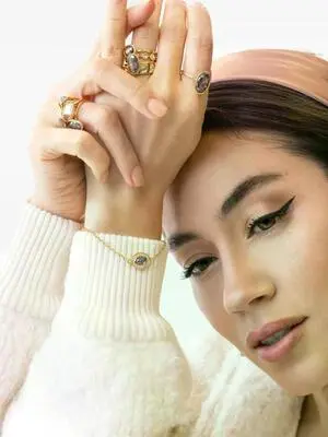 Nimo With Love 18k Yellow Hexagon And Round Cut Diamond Ring