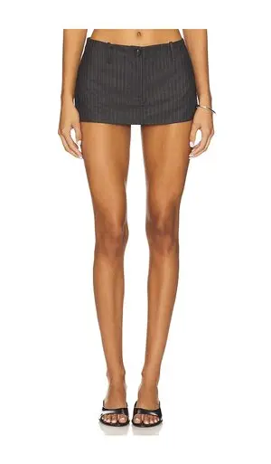 With Jéan Frankie Skort In . Also - Grey