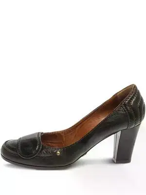 Chloe Round Toe Pumps