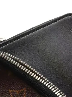 LOUIS VUITTON 2021 Avenue Monogram Messenger Bag