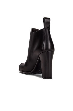 Bottega Veneta Leather Ankle Boots With Lug Sole - Black