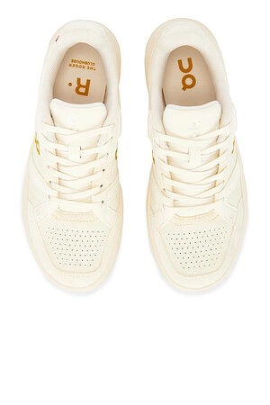 On The Roger Clubhouse Ace Sneaker - Ivory & Dew