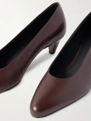 NEOUS Fera Leather Pumps