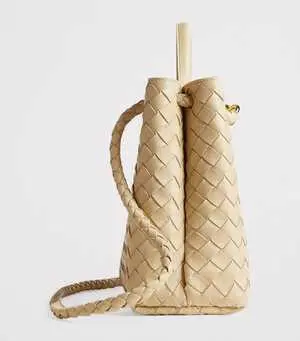 Bottega Veneta Medium Leather Andiamo Shoulder Bag - Neutral